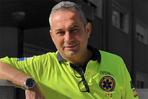 Luque, un enfermero entre la ambulancia y los libros por un legado real